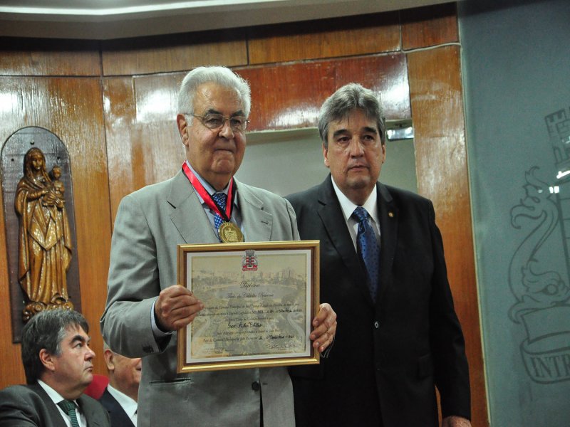 Milanez expõe histórico de Ivan Botelho na entrega de cidadania ...