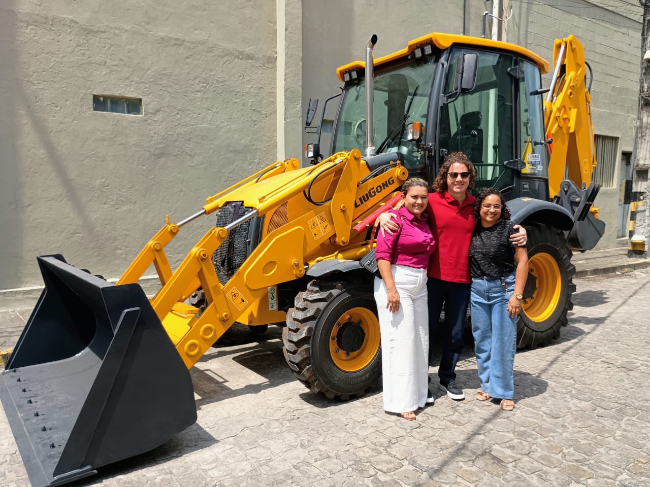 Veneziano entrega mais uma máquina agrícola para beneficiar moradores ...